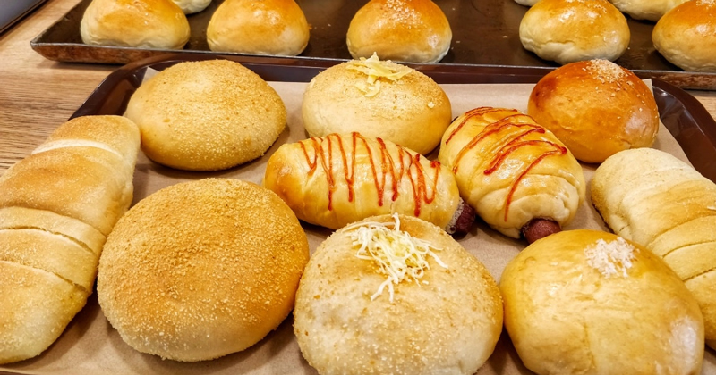 Where to find Filipino bread in Muscat